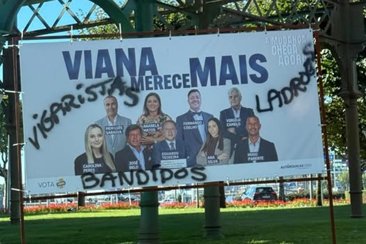 Candidatos do Chega insultados em cartaz junto à Ponte Eiffel - Viana ...